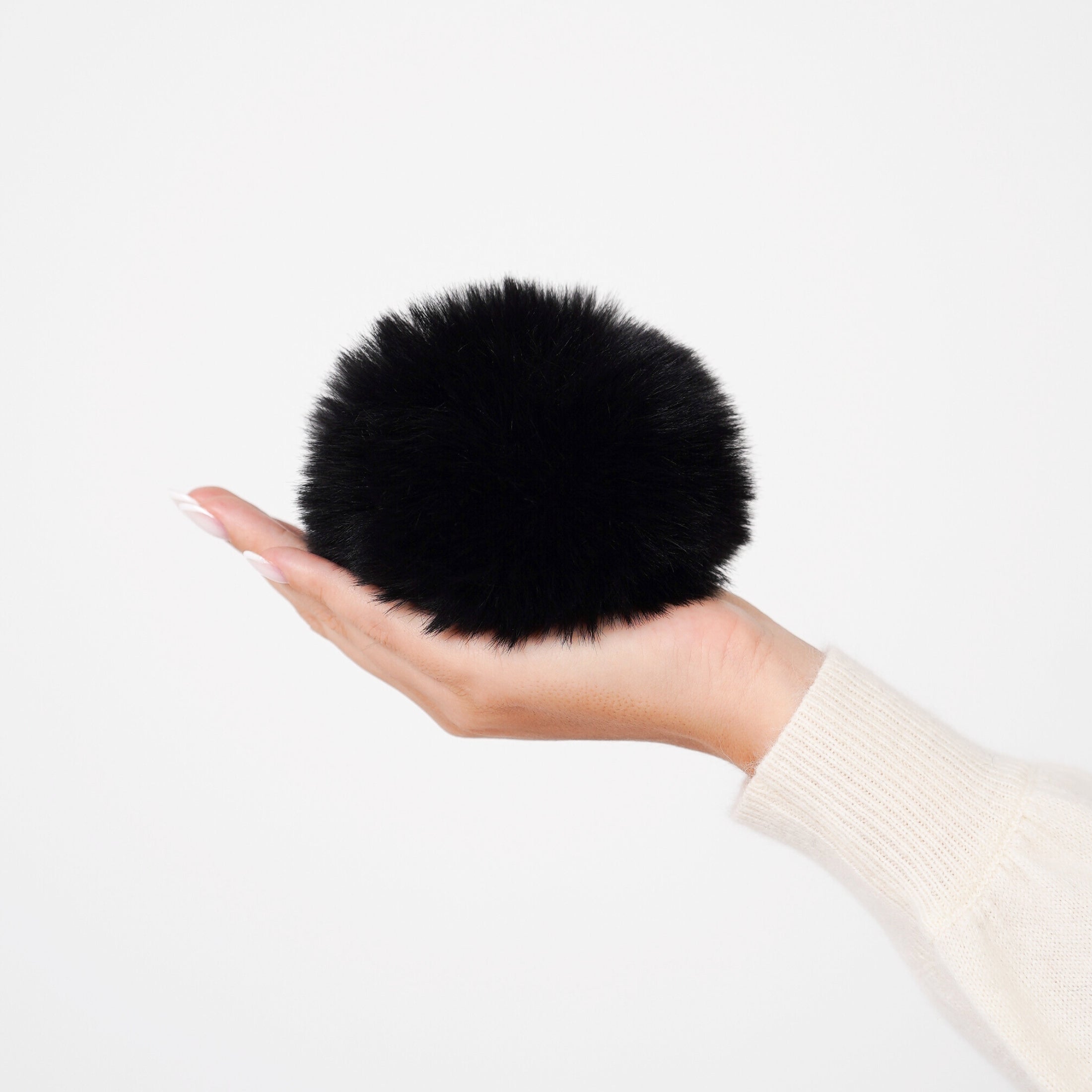 Pompon amovible noir – Doux Cachemire